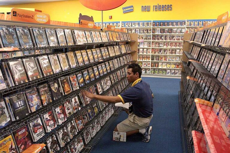 25 Popular 90s Things That Disappeared Over the Years