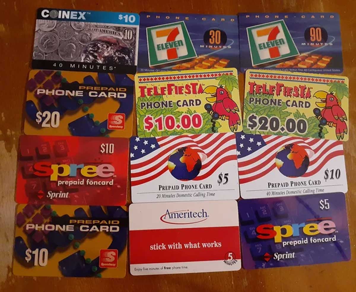 25 Popular 90s Things That Disappeared Over the Years