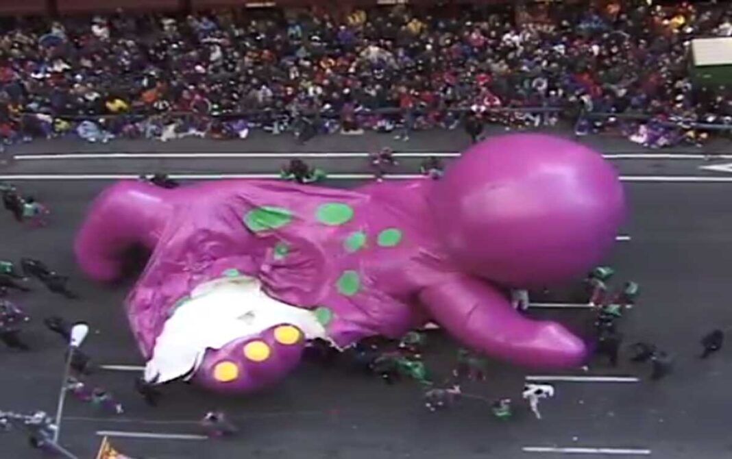 12 Hilarious Macy’s Thanksgiving Day Parade Fails and Goofs