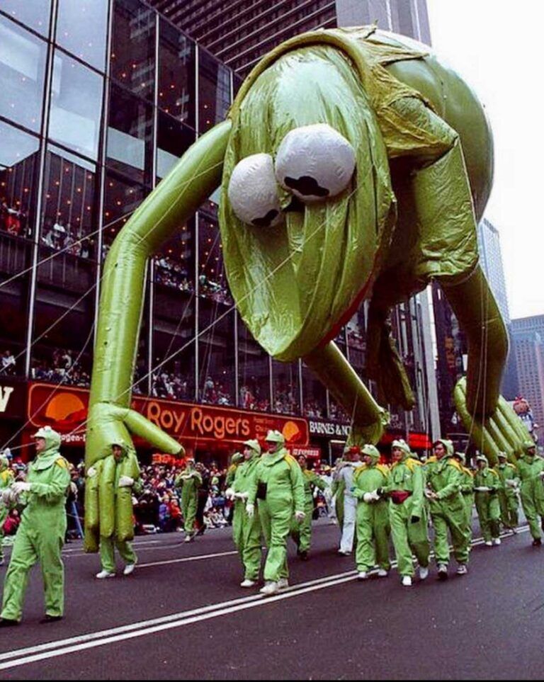 12 Hilarious Macy’s Thanksgiving Day Parade Fails and Goofs