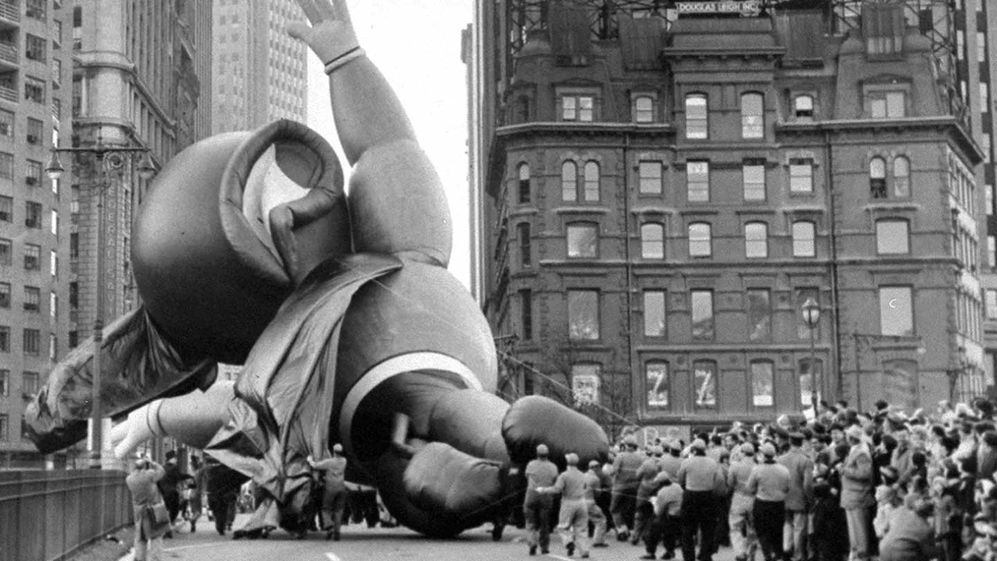12 Hilarious Macy’s Thanksgiving Day Parade Fails and Goofs