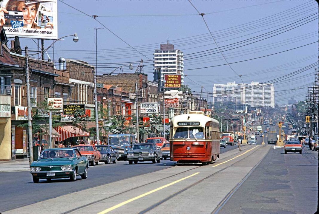 35 Candid Photos of the Early 70s That Show Everyday Life