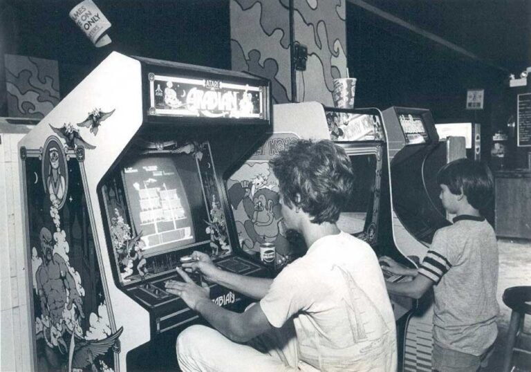 Vintage Photos of 1980s Arcades That Will Take You Back