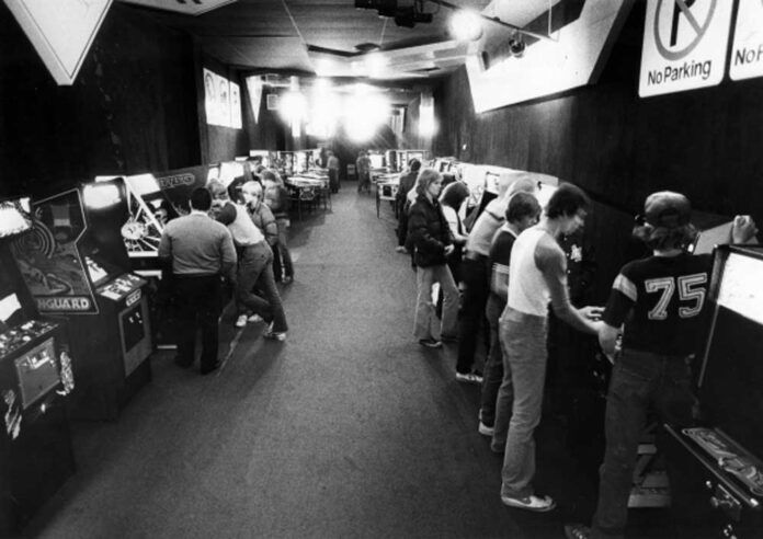 Vintage Photos of 1980s Arcades That Will Take You Back