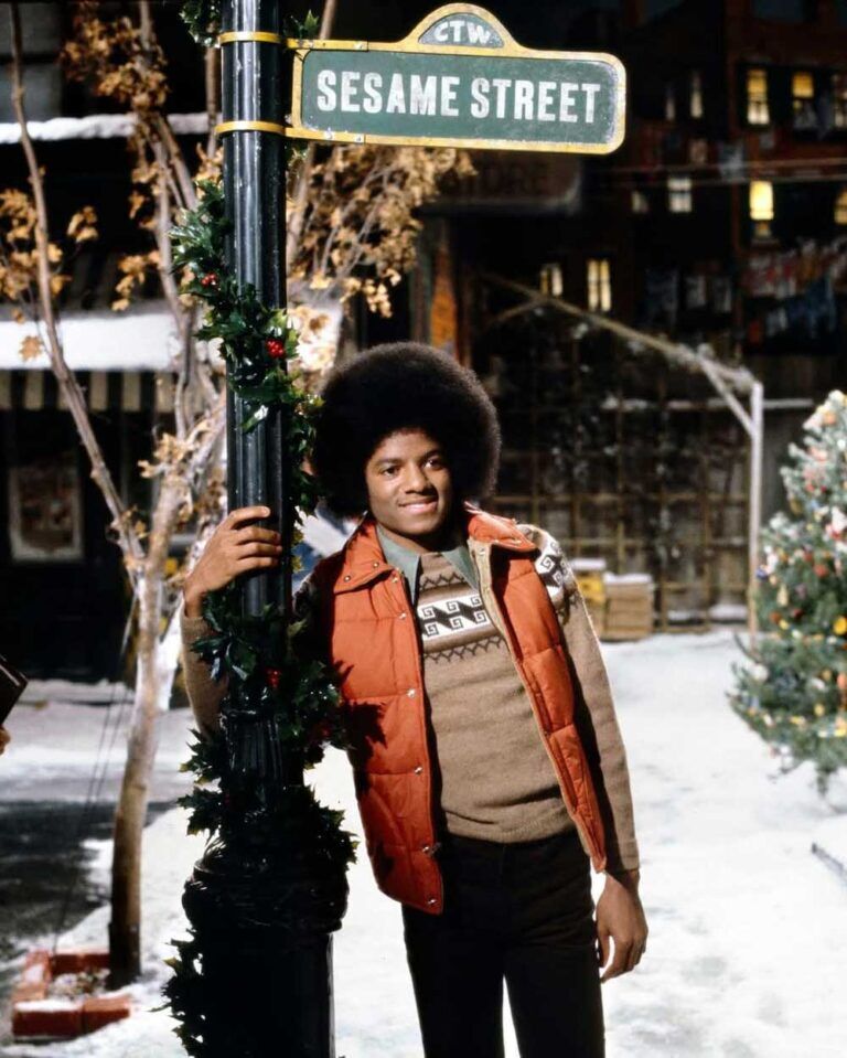 18 Vintage Behind-The-Scenes Sesame Street Photos