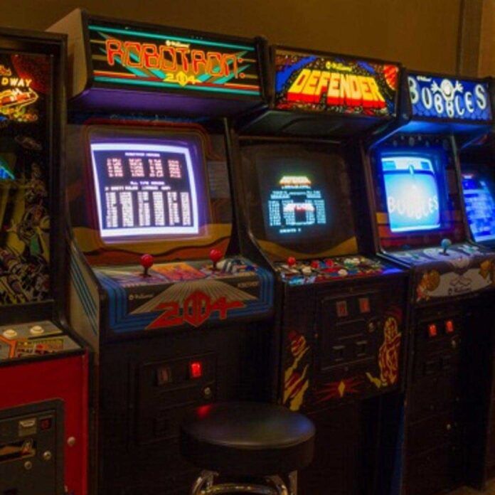 Vintage Photos of 1980s Arcades That Will Take You Back